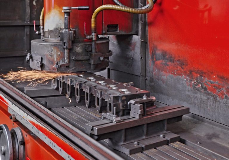 Atelier automobile, rectification de moteur à Saint-Étienne